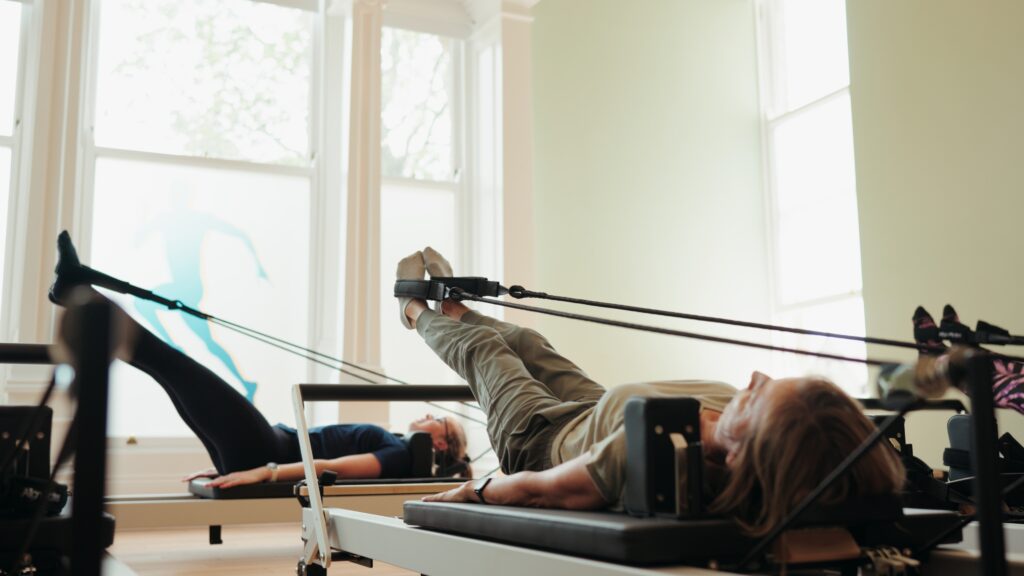 Reformer Pilates vs Mat Pilates: What’s the Difference and Which Should ...